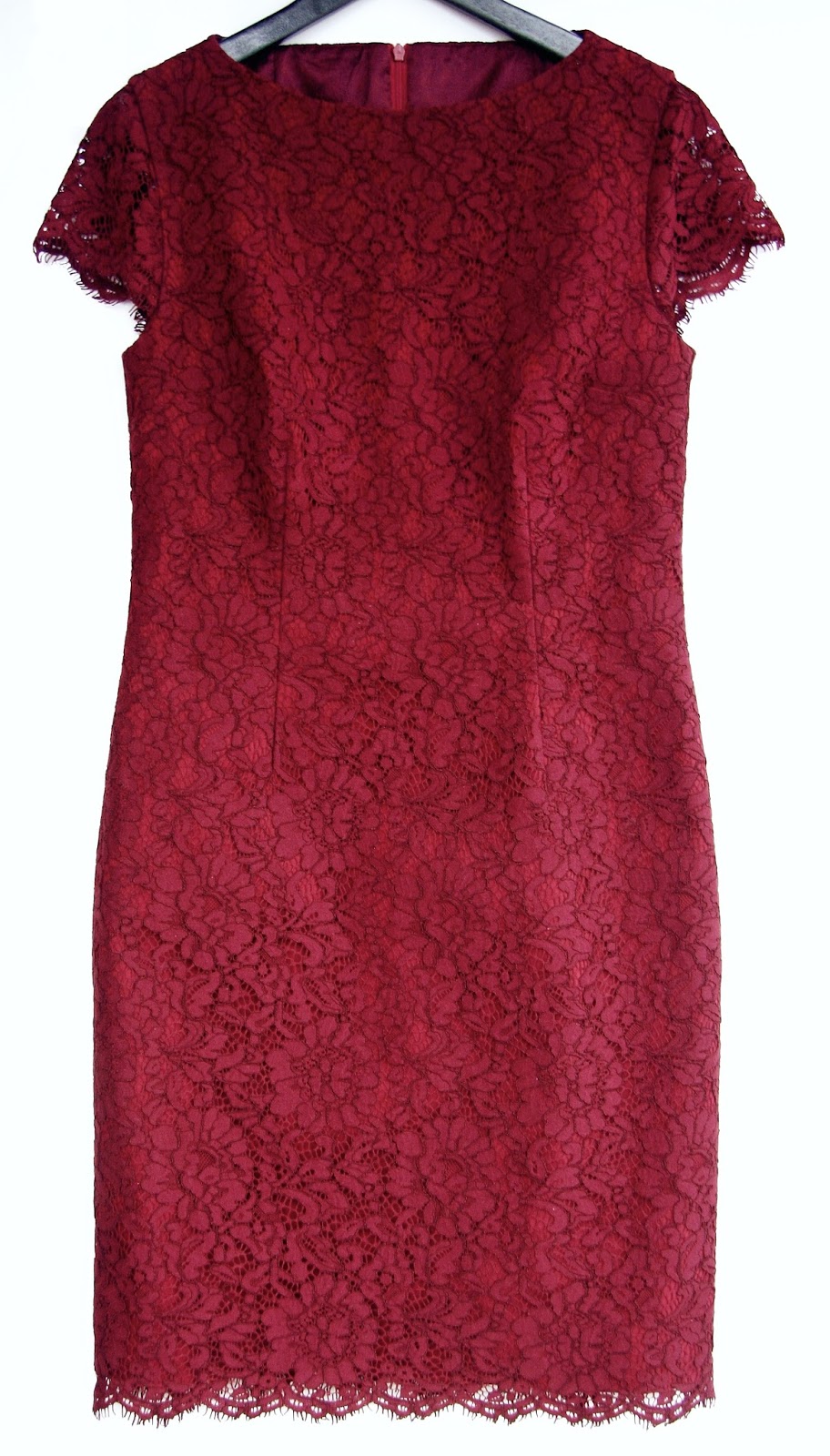 i : n: Maroon lace dress