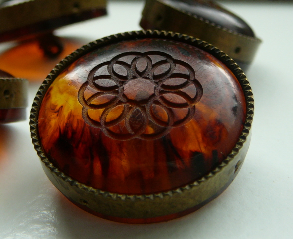 How To Tell if Your Vintage Buttons are Bakelite