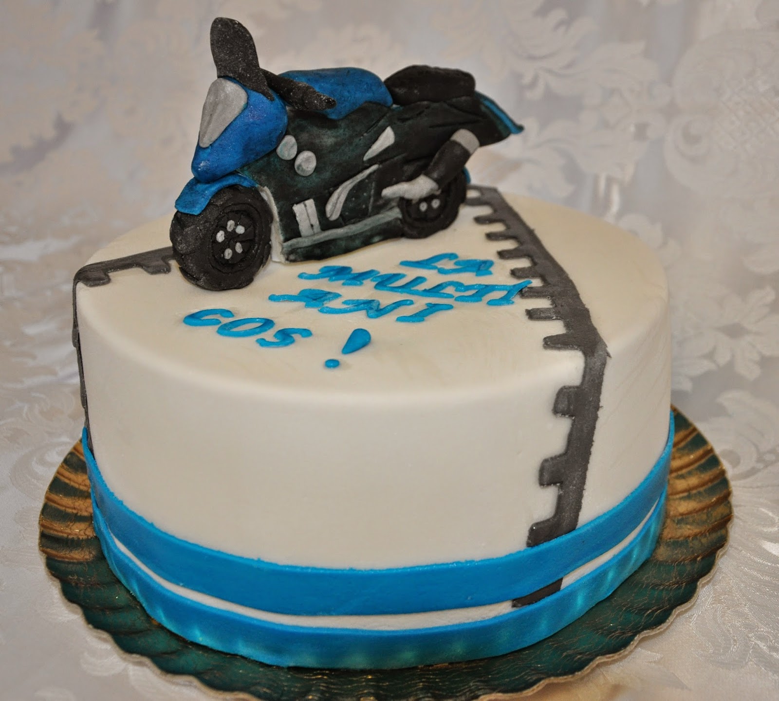 Bucataria Alynusei: TORT MOTOCICLETA