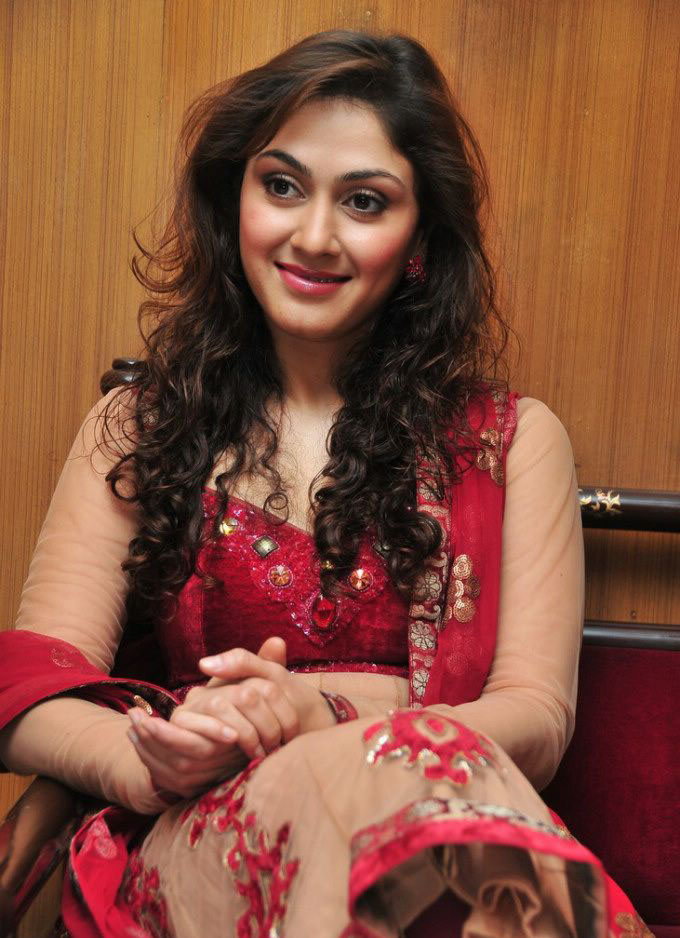 Actress Tollywood Gallery : Manjari Fadnis In Red Churidar Photo ...