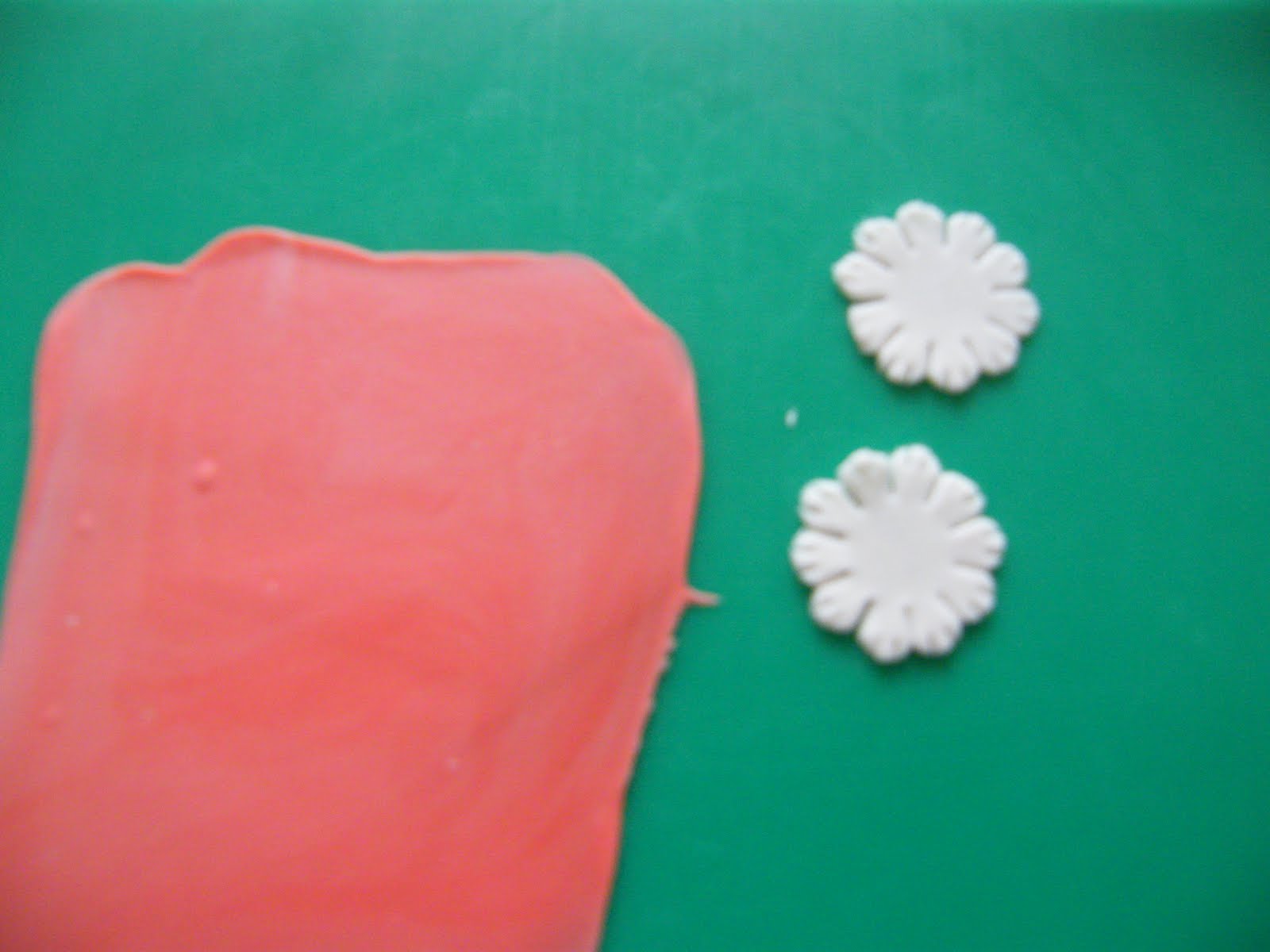 Heartsong Cakes and Crafts: Carnation Tutorial