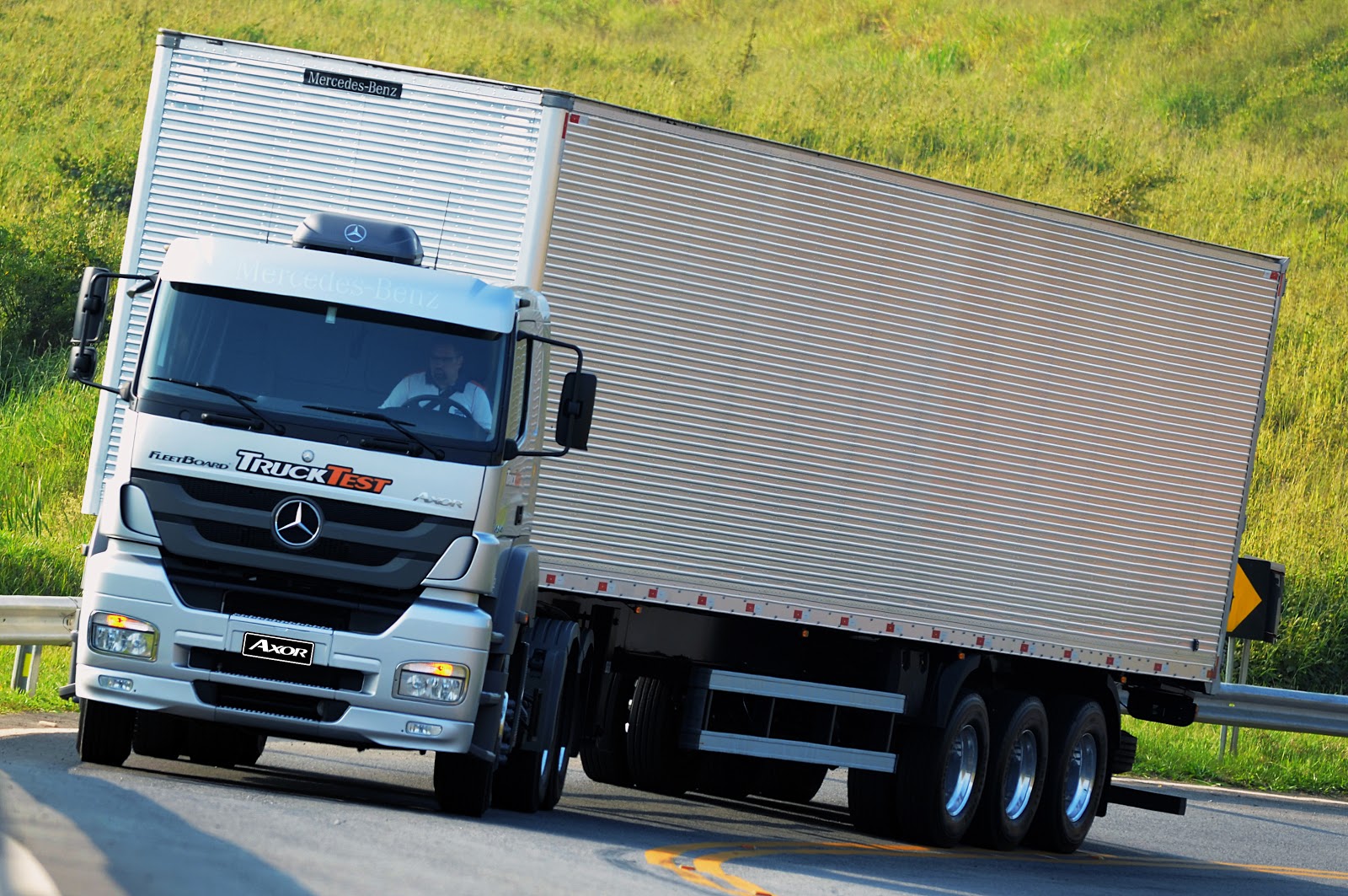 MerceDenco: Aprimoramentos nos extrapesados da família Axor