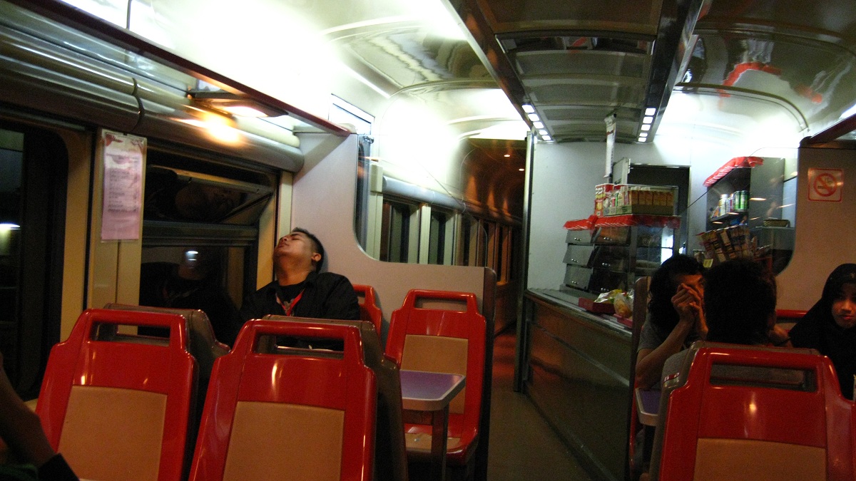 Good Morning Yesterday: Holiday On Wheels (by Peter Chan)