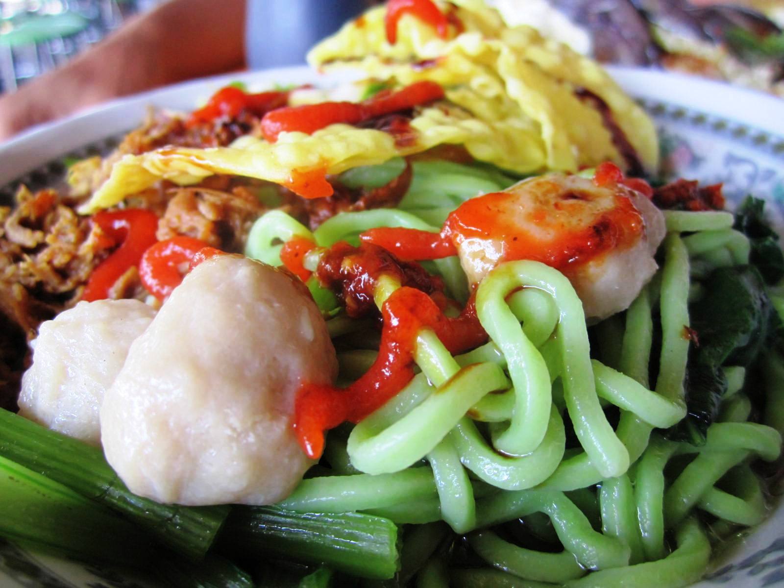Kuliner iSTTS: Mie Hijau Ketintang - Mie Kepala Ayam
