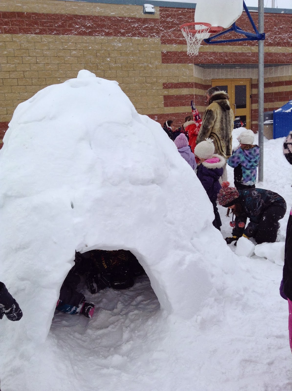 Life at SSES: Building an Igloo ~ Mrs. Casper's Grade 3&4 class