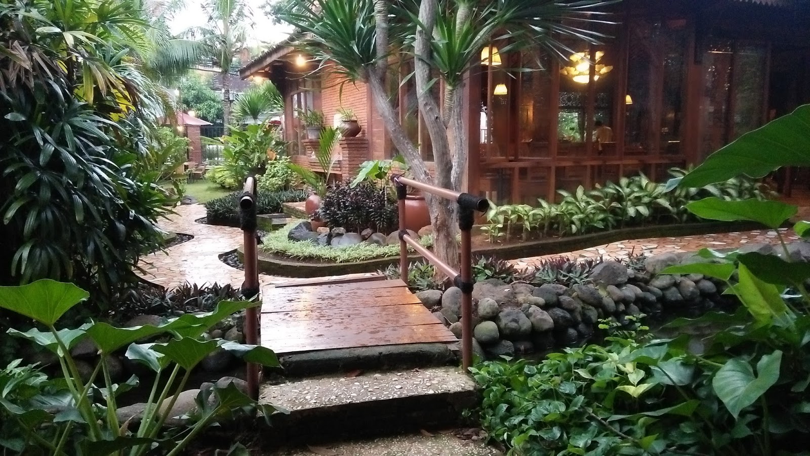 Delman resto semarang - Warna warni hidup