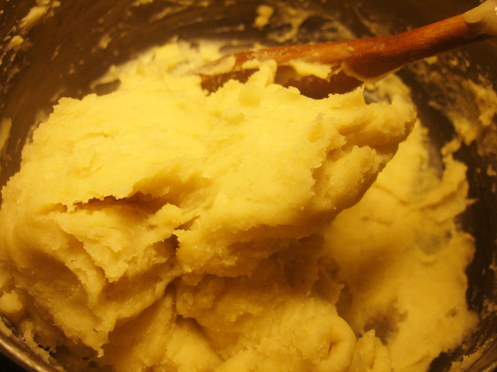 libyan food: Arabic Boiled Flour Pudding: Asida العصيدة