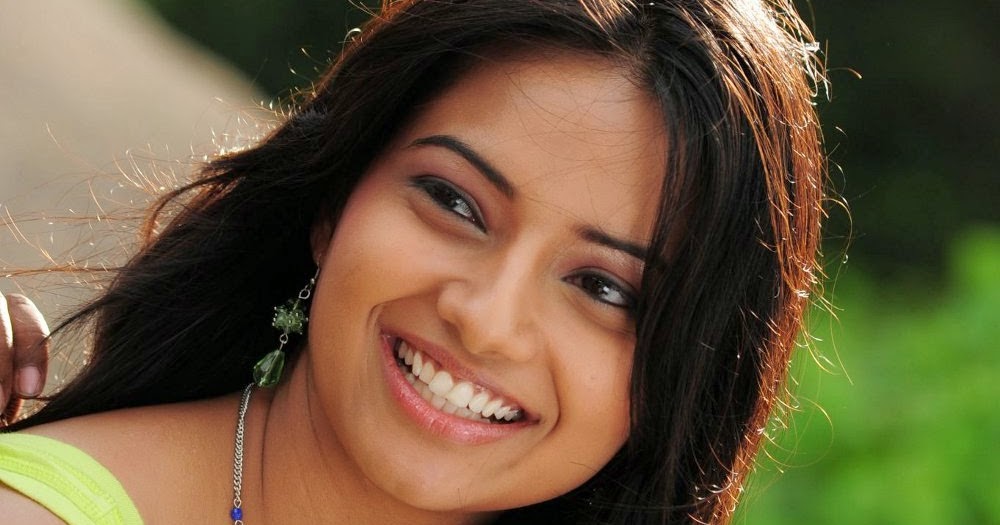 Isha Chawla Indian Actress New Hd Wallpapers Beautiful Desi Sexy