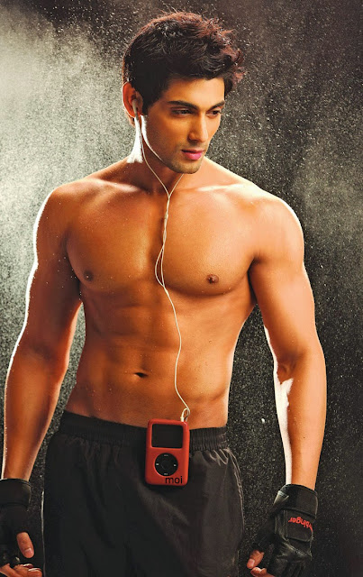 Hot Body Shirtless Indian Bollywood Model And Actor Ruslan Mumtaz