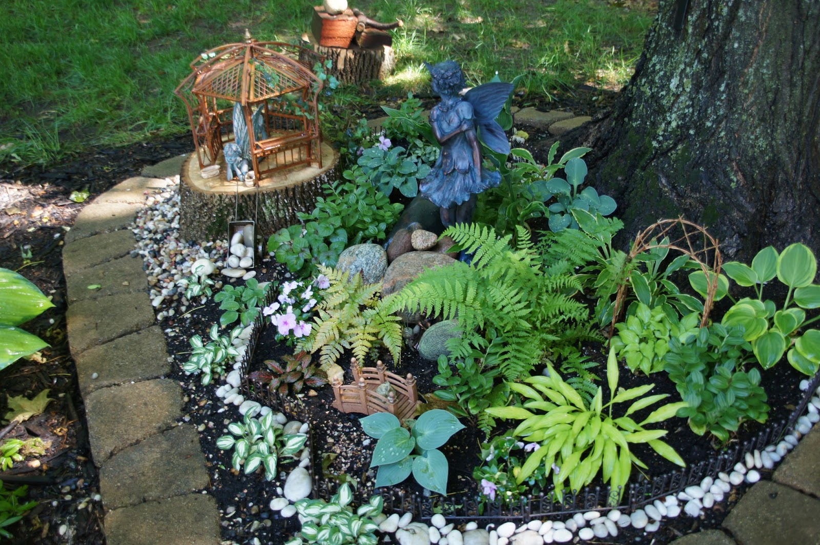 Fairy Garden-Layouts on Pinterest | Miniature Gardens, Fairies Garden ...