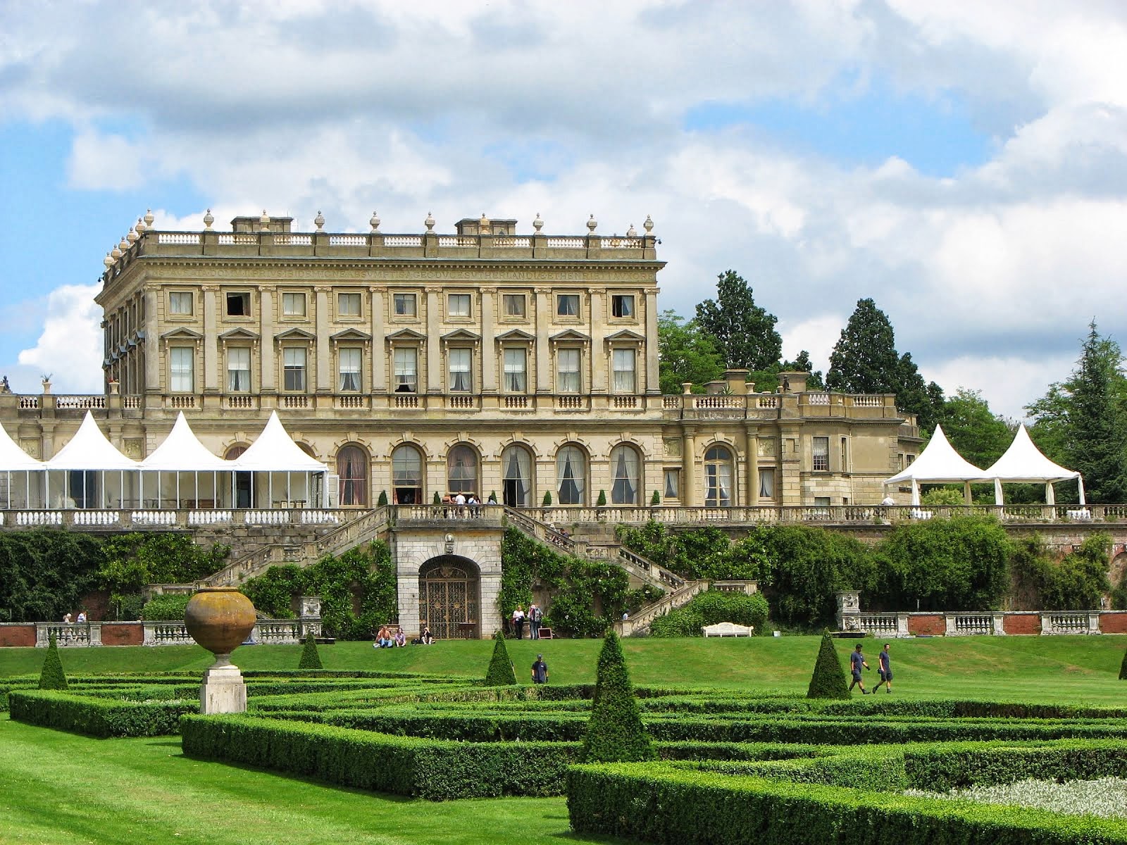 Traveloscopy Travelblog: Cliveden House: Waldorf astonishes Queen Victoria