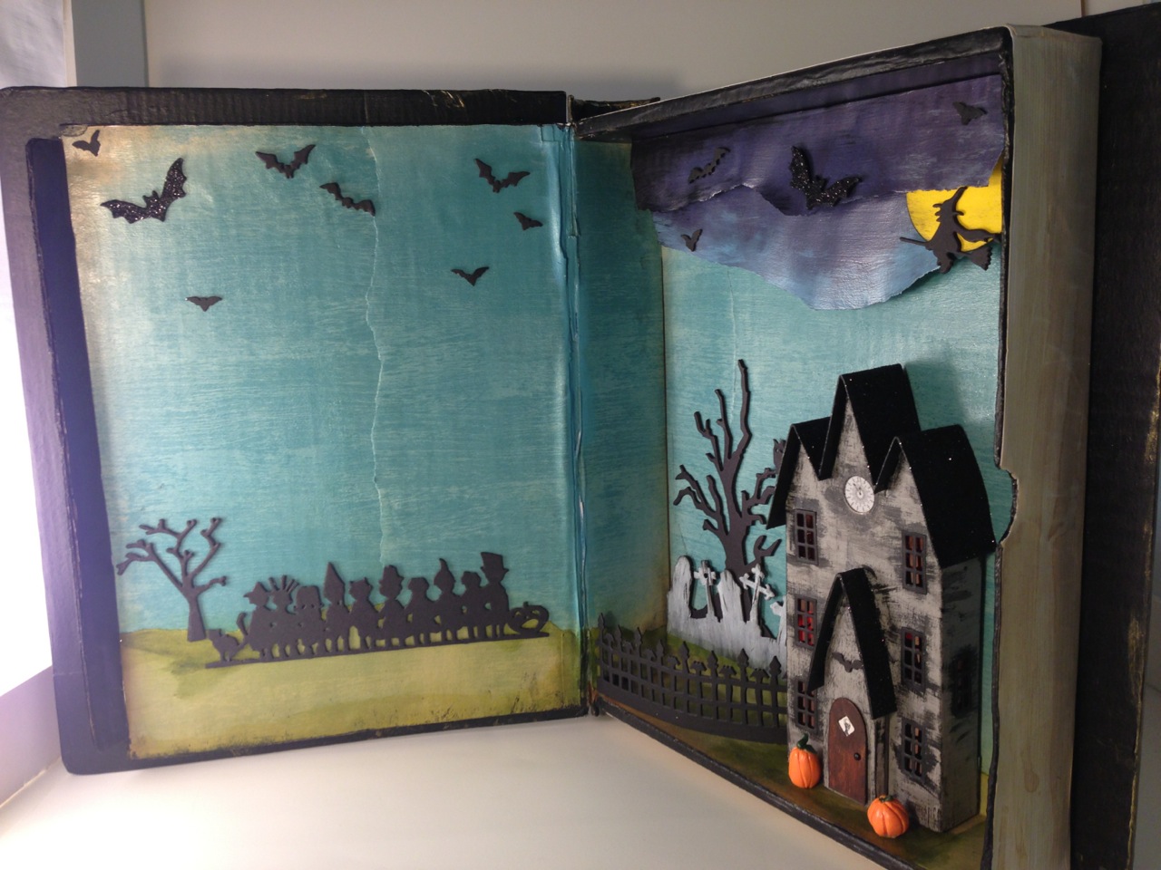 The Halloween Book - Paper Glitter Glue