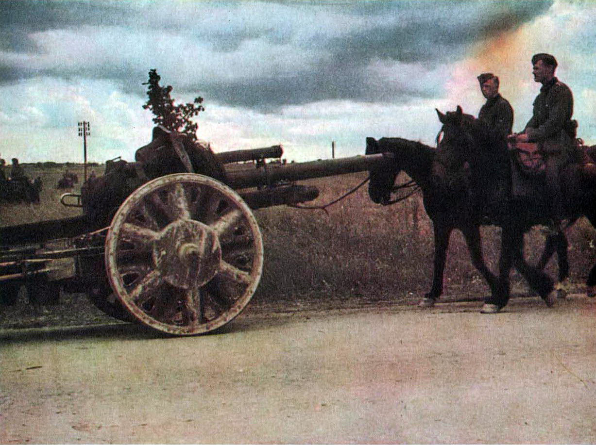 Third Reich Color Pictures: German Light Field Artillery in Color