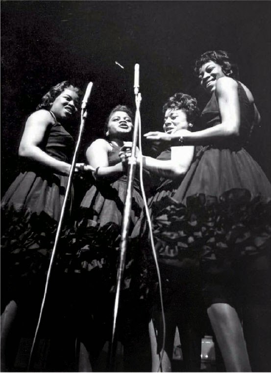 Ray Charles Video Museum: Ray Charles & The Raelettes