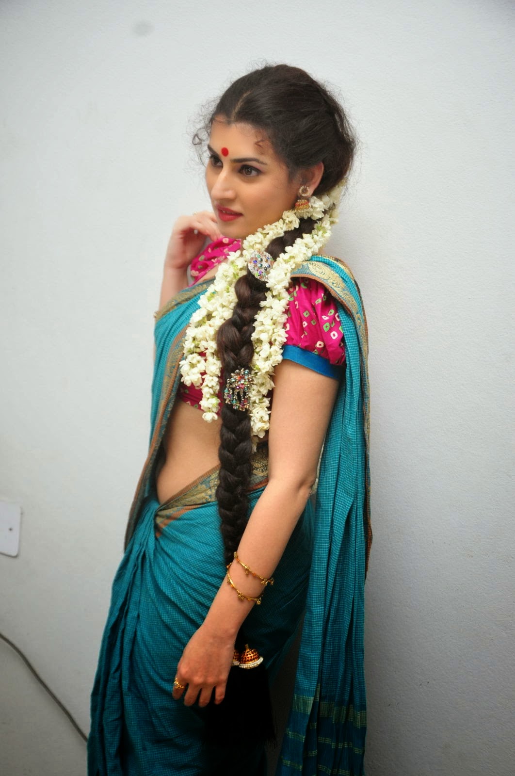 Hot Saree Below Navel