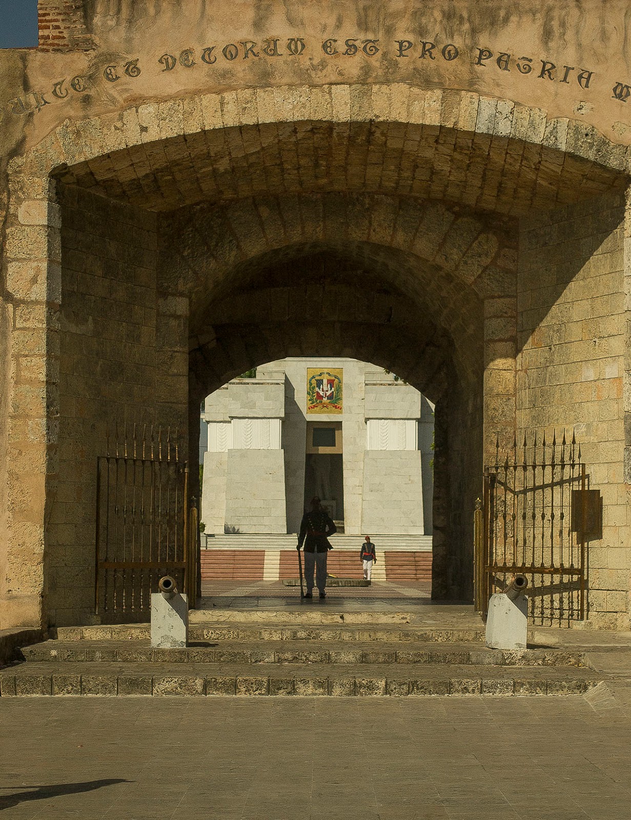 JOSEGOMEZBLOG: LA PUERTA DEL CONDE........( santo domingo )