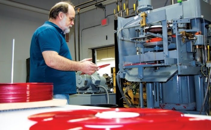 The materials science behind vinyl records – Ultimate High-Fidelity