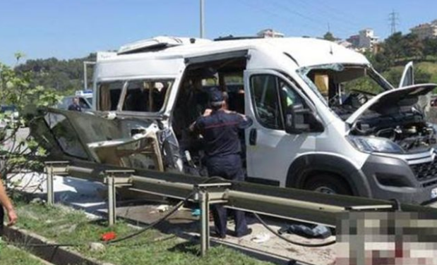 ΤΟΥΡΚΙΑ ΤΩΡΑ...! ΕΚΡΗΞΗ ΣΕ ΜΙΝΙ ΒΑΝ ΜΕ ΜΑΘΗΤΕΣ - 7 ΟΙ ΤΡΑΥΜΑΤΙΕΣ ...