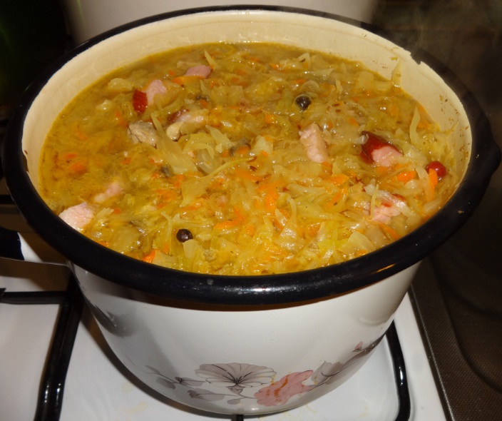 Smaki Czarka & Mariolki: Tradycyjny polski bigos.