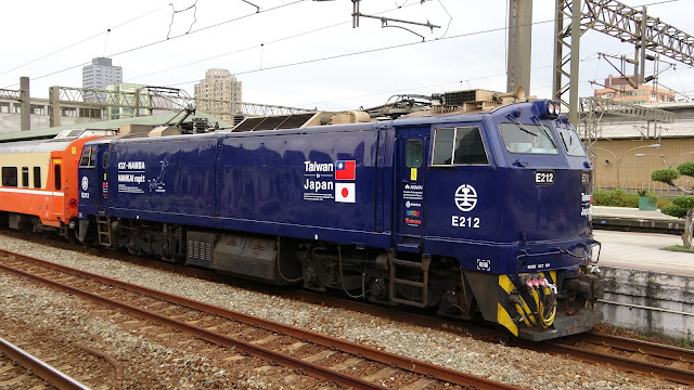 Blair's 鐵道攝影: 台日友誼號 E212電力機車