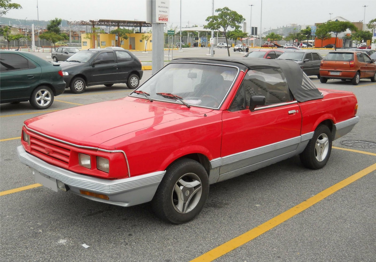 Registros Automotivos do Cotidiano: Ford Del Rey Conversível SR 1983