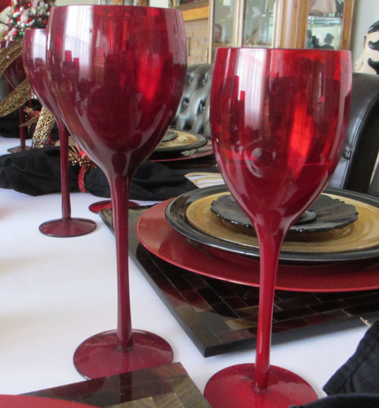 The Welcomed Guest: Red and Gold Tablescape