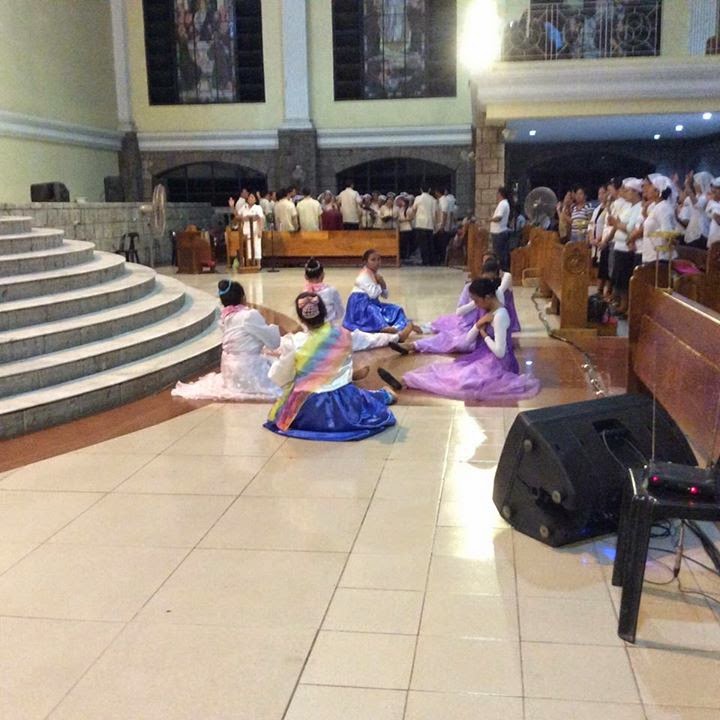 The Pinoy Catholic: Dancing at Mass