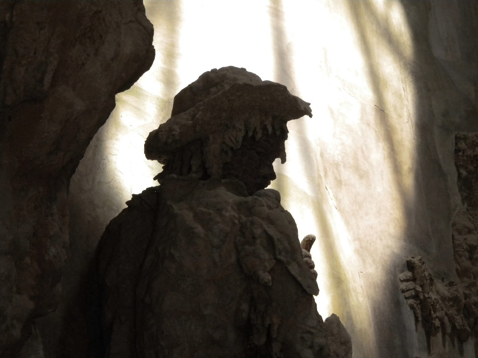 Groteskology: Down In The Grotto