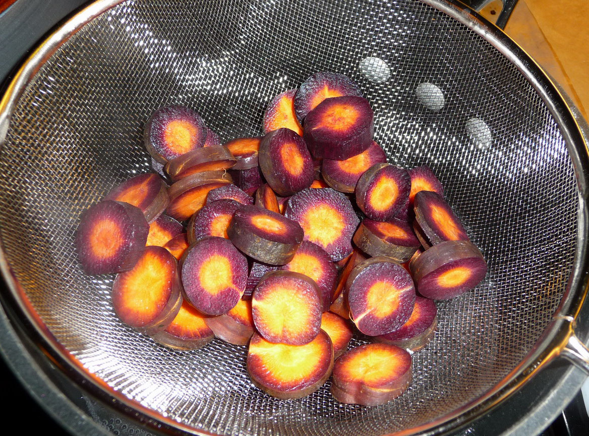 Jen's Food Challenge: Challenge #55 - Maroon carrots!