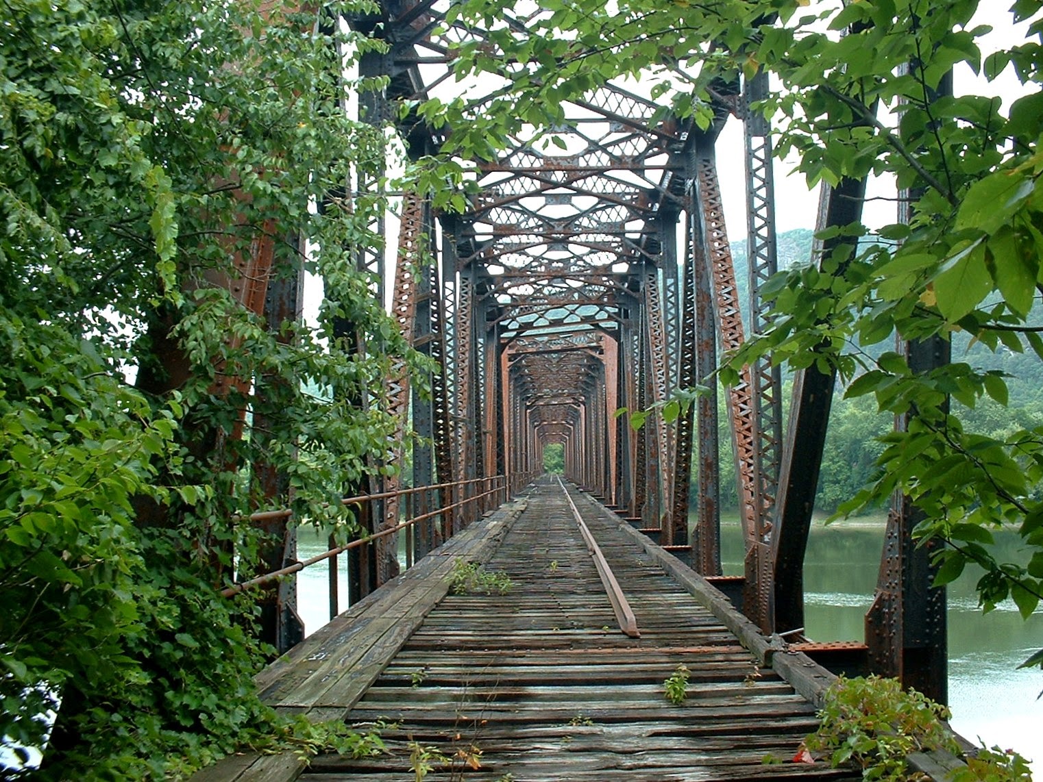 Frank's Place: Abandoned Lehigh Valley Railroad Bridge