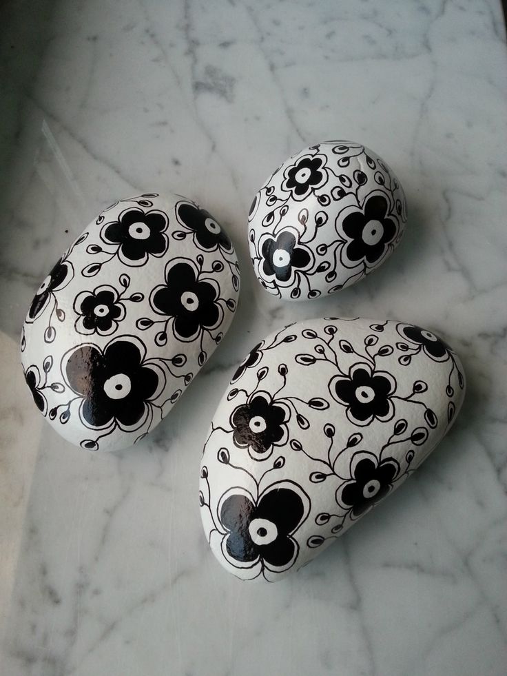 painted pebbles ~ Art Craft Gift Ideas
