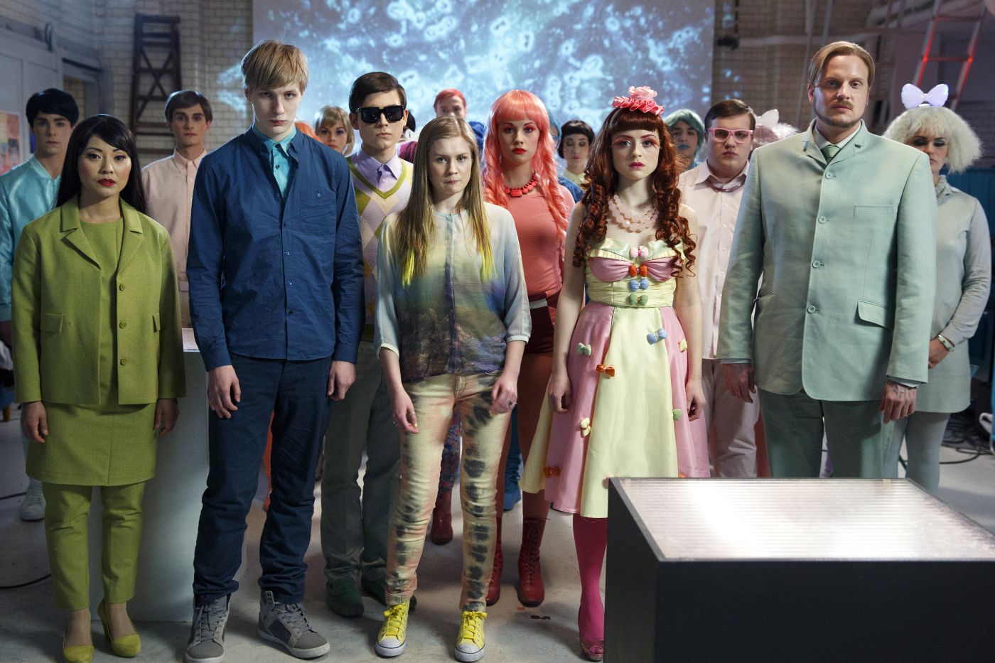 Äkta människor (Real Humans) - 2ª Temporada ~ Miradas enlatadas