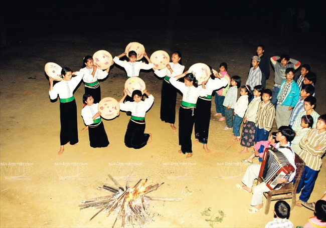 FolkCostume&Embroidery: Overview of the costumes of the Tai Peoples, part 1