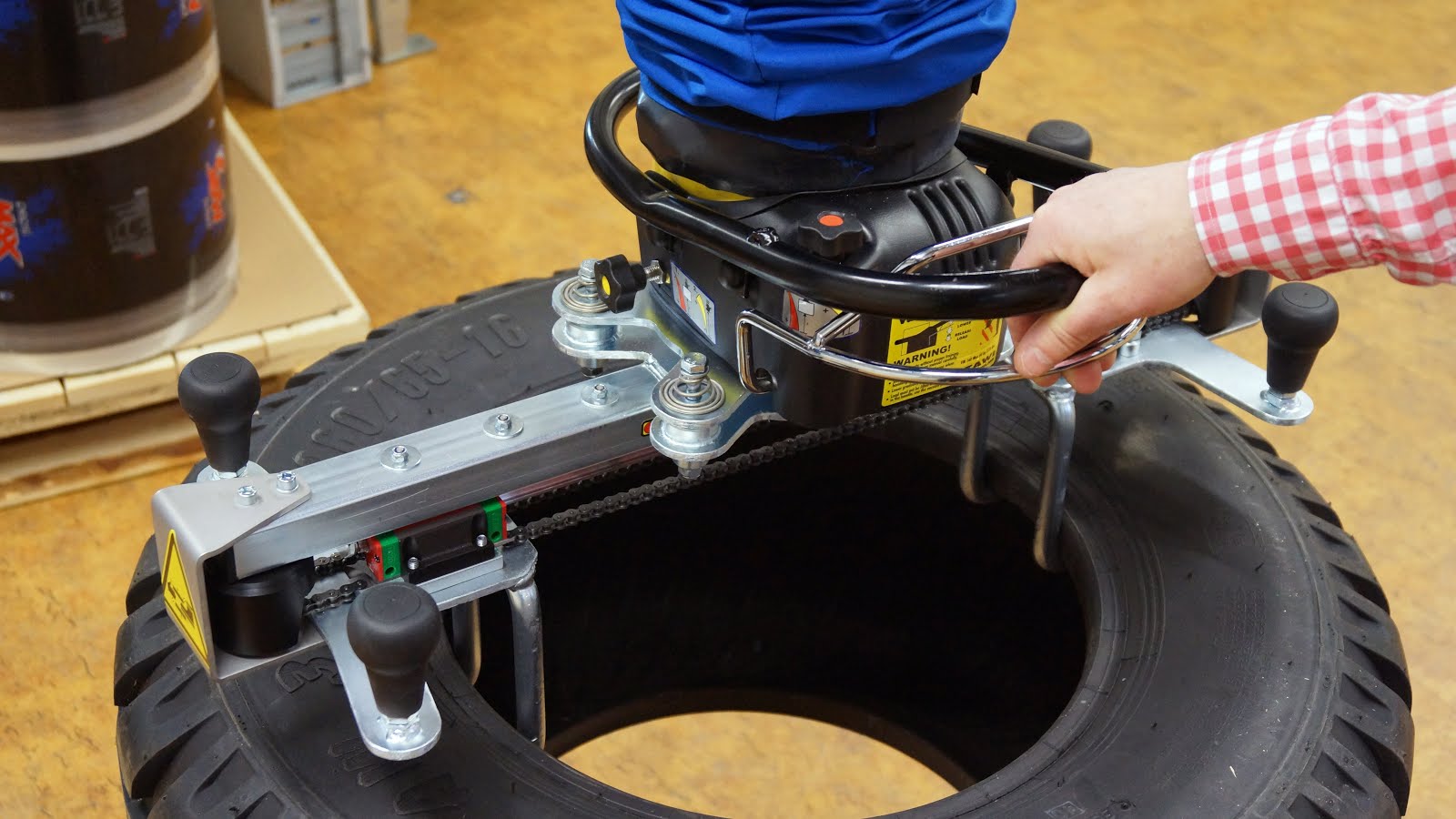 TAWIInternational: VacuEasylift ergonomic tyre lifter