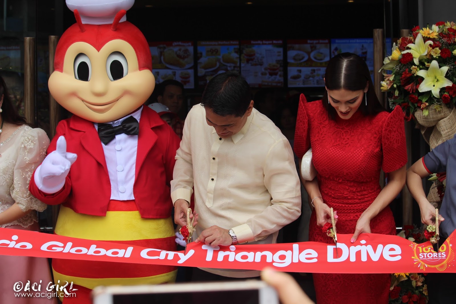 Jollibee's 1,000th Store Opens in BGC | Aci Girl