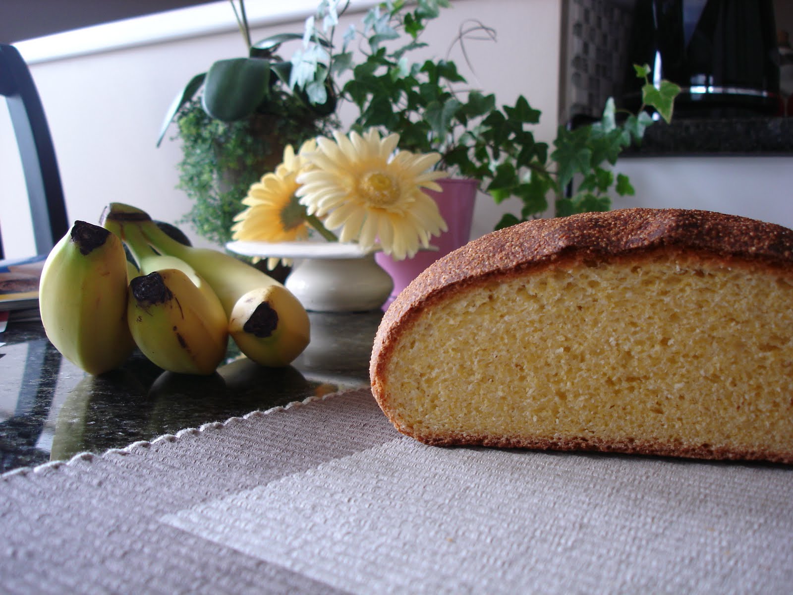 Tea and Scones: Broa..... or Portuguese Corn Bread ....
