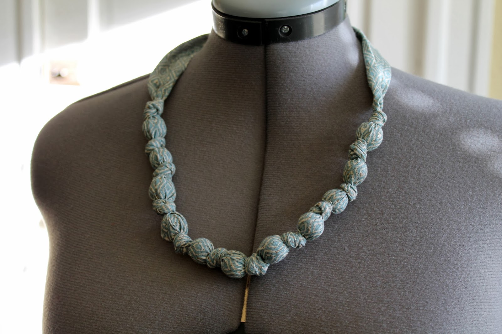 shellmo: Easy Marble Necklace