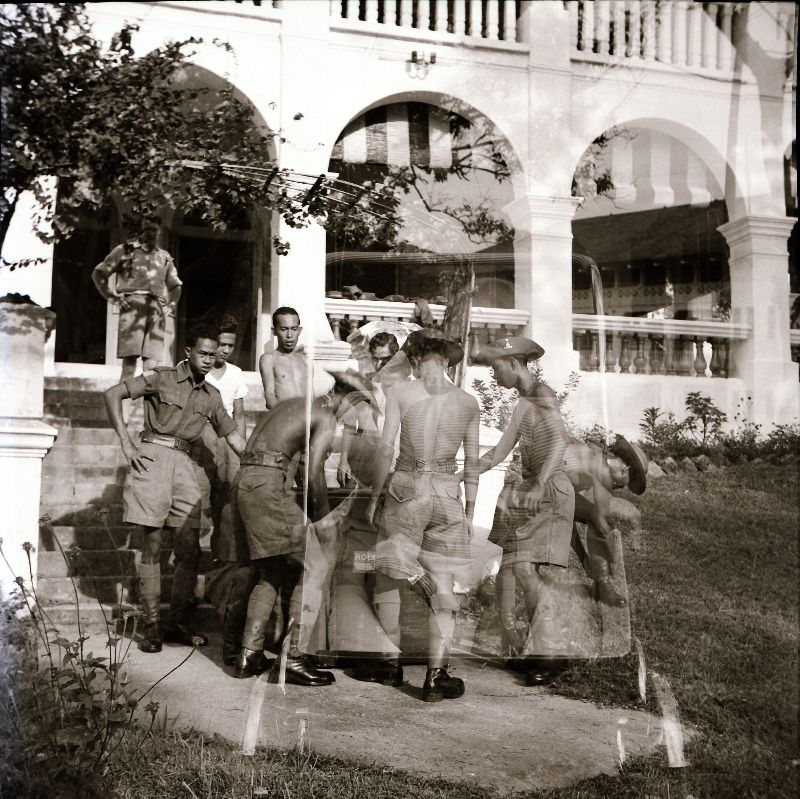 45 Black and White Snapshots That Capture Everyday Life of Singapore in ...