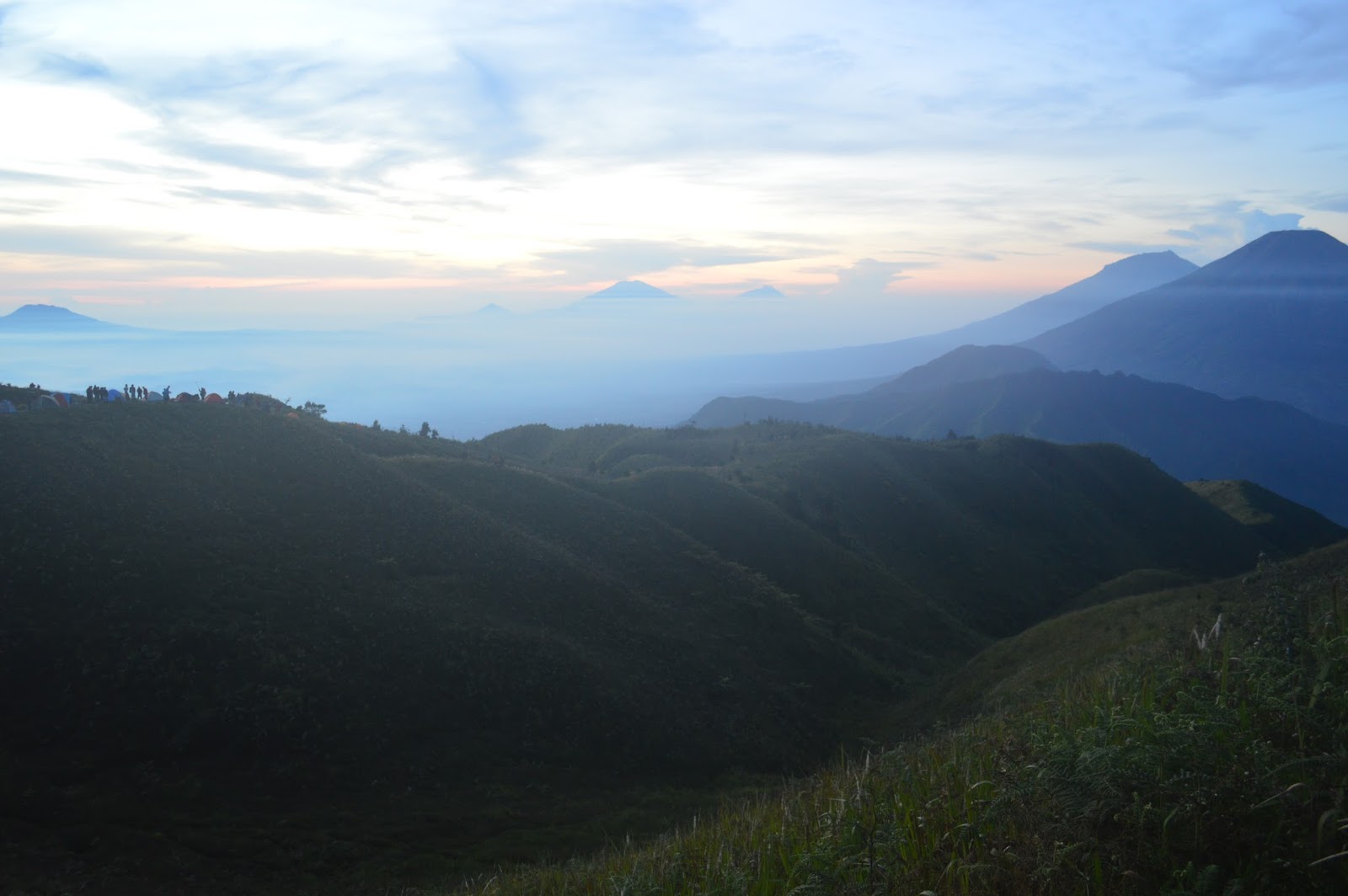 Gunung Prau: GUNUNG PRAU DIENG DENGAN SEJUTA KEINDAHAN ALAMNYA