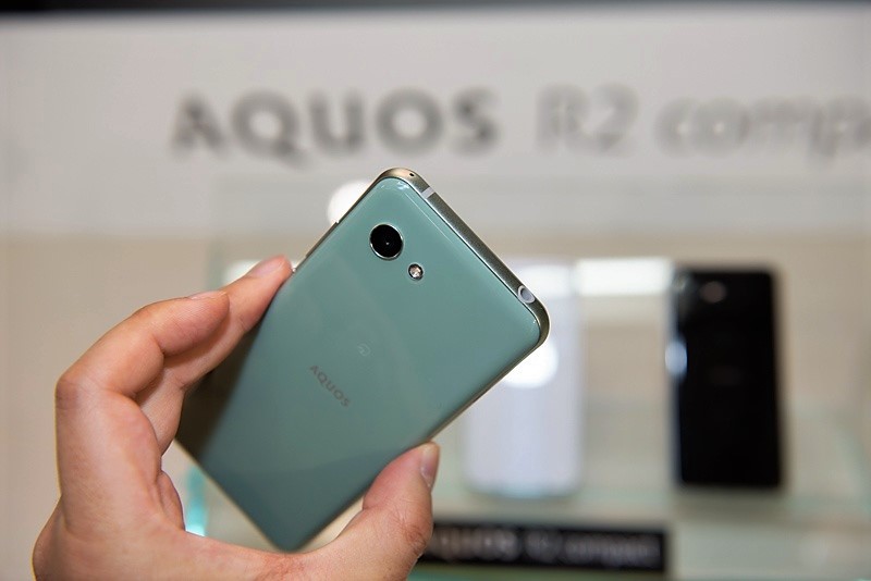 Sharp AQUOS R2 Compact Coming with dual notches announced