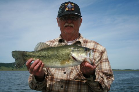 Copper Gazette: Salt Spring Valley Reservoir - The Bass are Biting