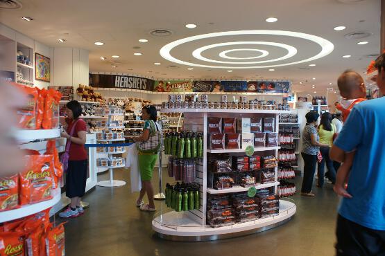 The Average Jane: The Little One at Candylicious and Hershey's Store ...