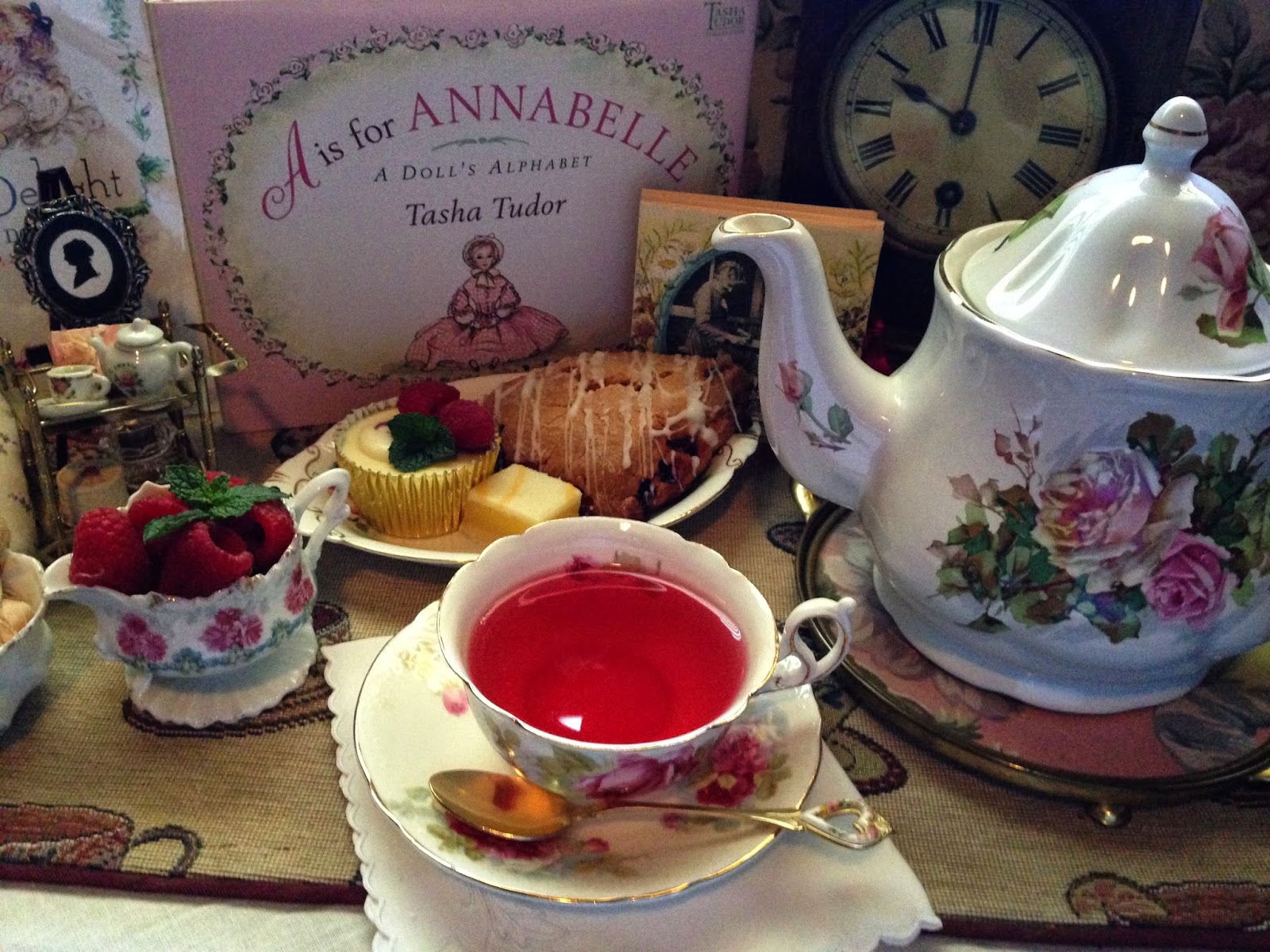Lady Linda ♡: Tasha Tudor Day and Tea Time Thursday # 47