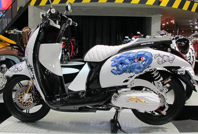 @.New Honda 2012.@: ็HONDA Scoopy i แต่งสวยๆในงานมอเตอร์โชว์ 2011 ...