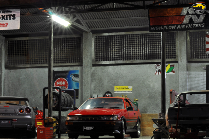 Bowerbird Garage Diorama: MCS Motorworks, 1:24 Garage Diorama