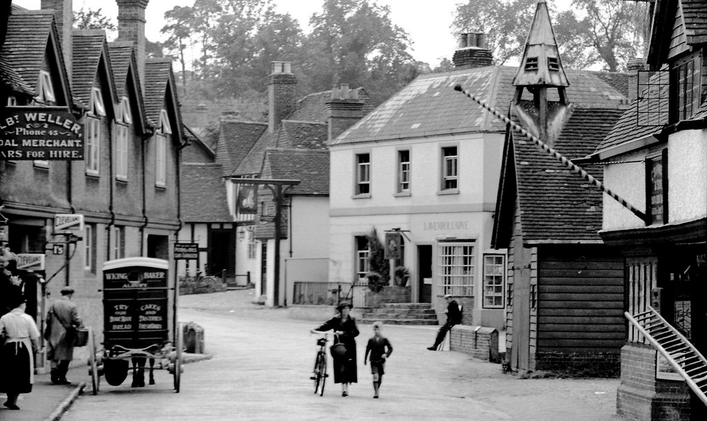 Amazing Photos Document Everyday Life of England in the Late 1930s ...