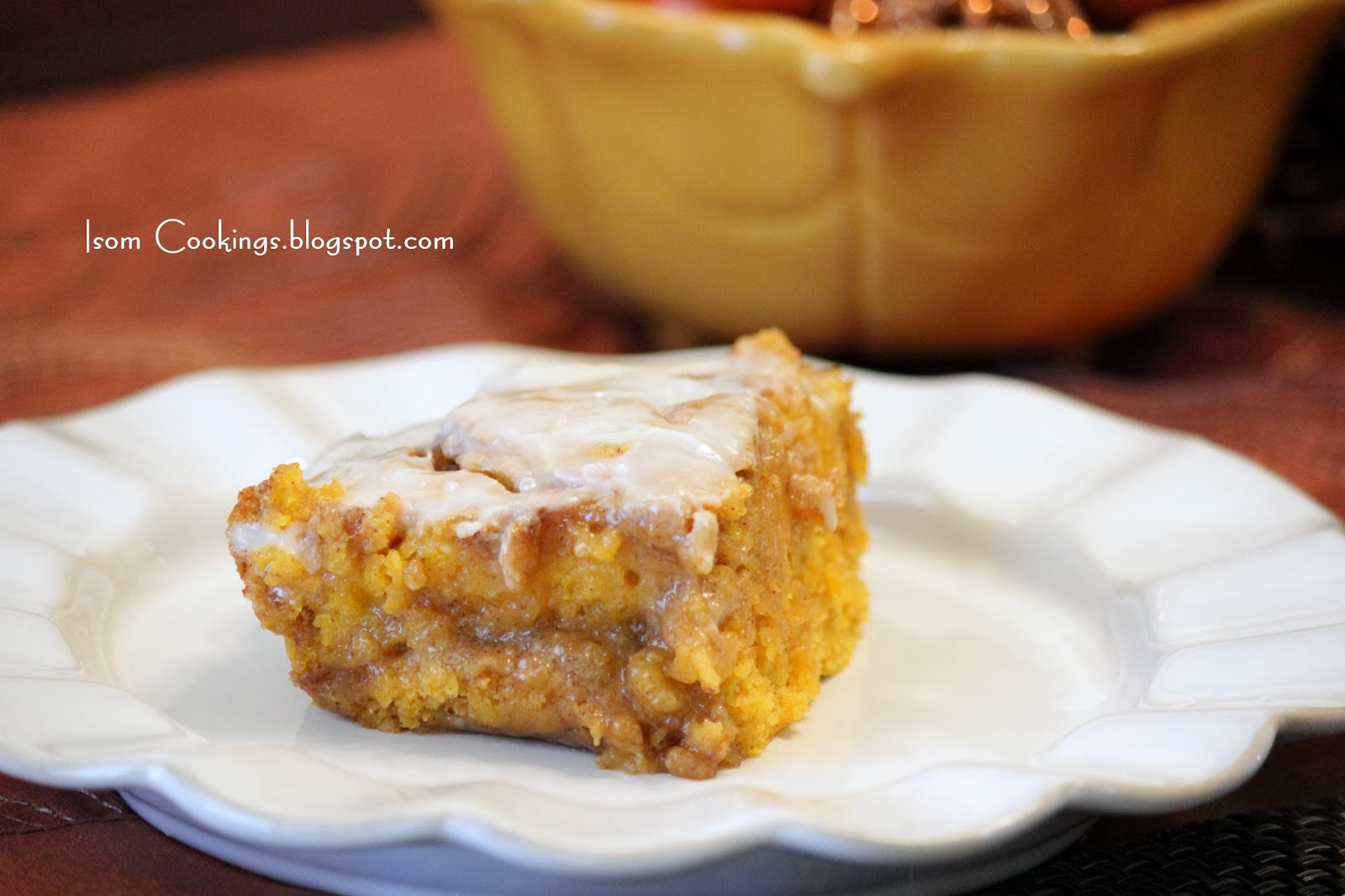 Isom Cookings: Pumpkin Cinnamon Roll Cake