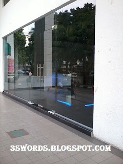 Tempered glass panel / wall for shop front