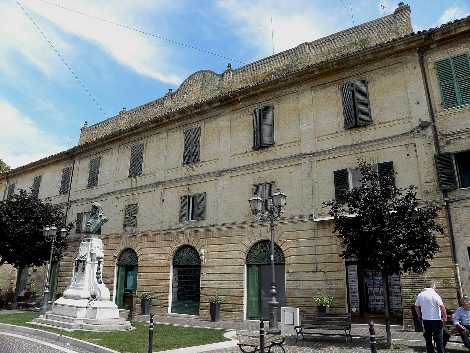 Camerano ( AN ), terra del Rosso Conero - THE MARCHE EXPERIENCE