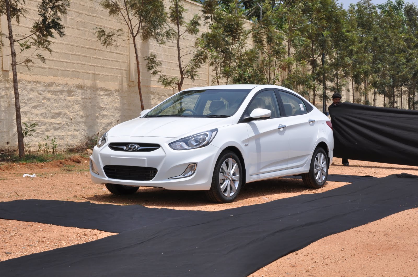 LATEST BIKES & CARS-PRICE,REVIEW,TESTRIDE: Latest Hyundai Verna 2011 ...